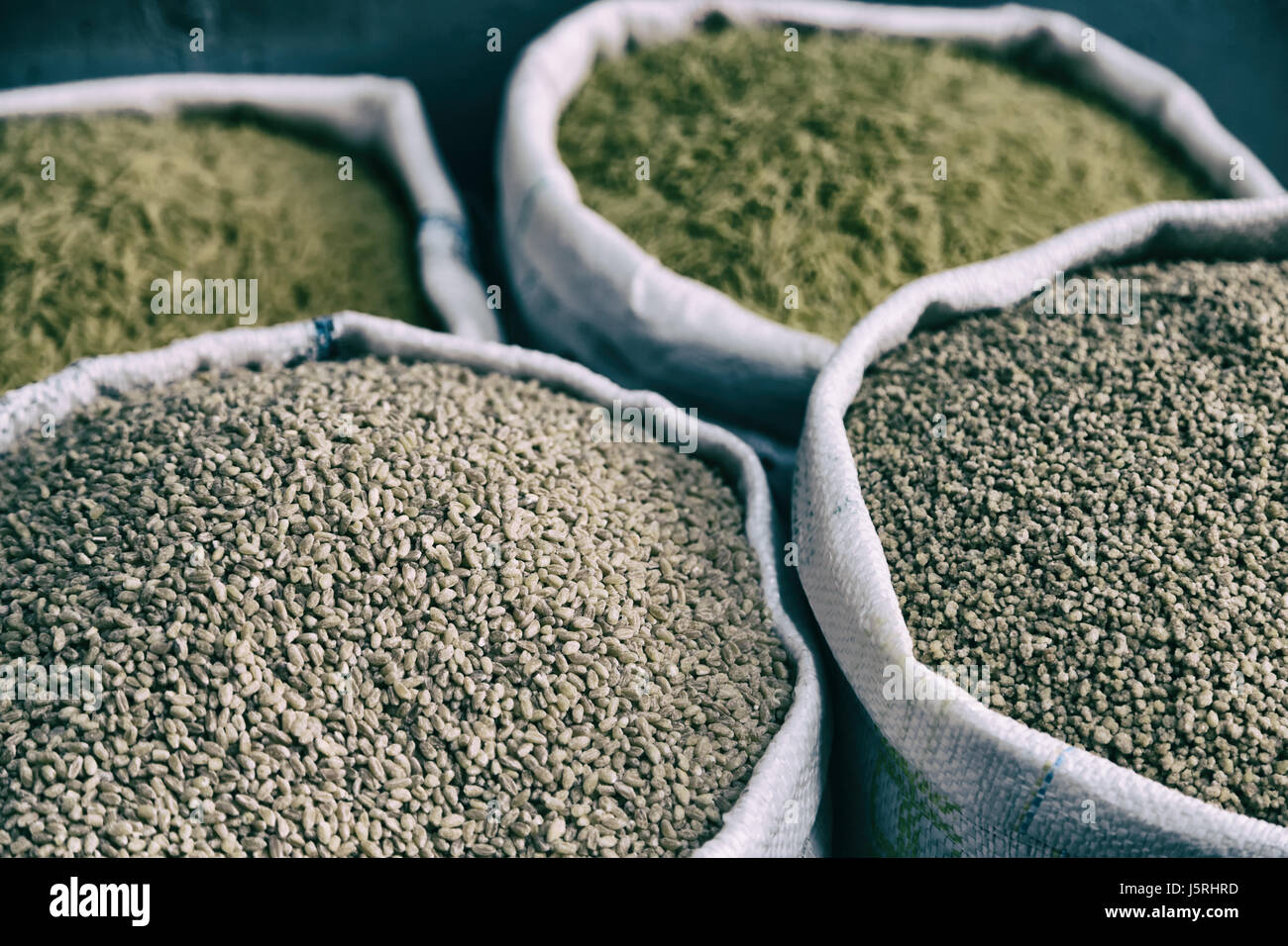 Dans le marché du maroc suk légumes secs comme des aliments ...