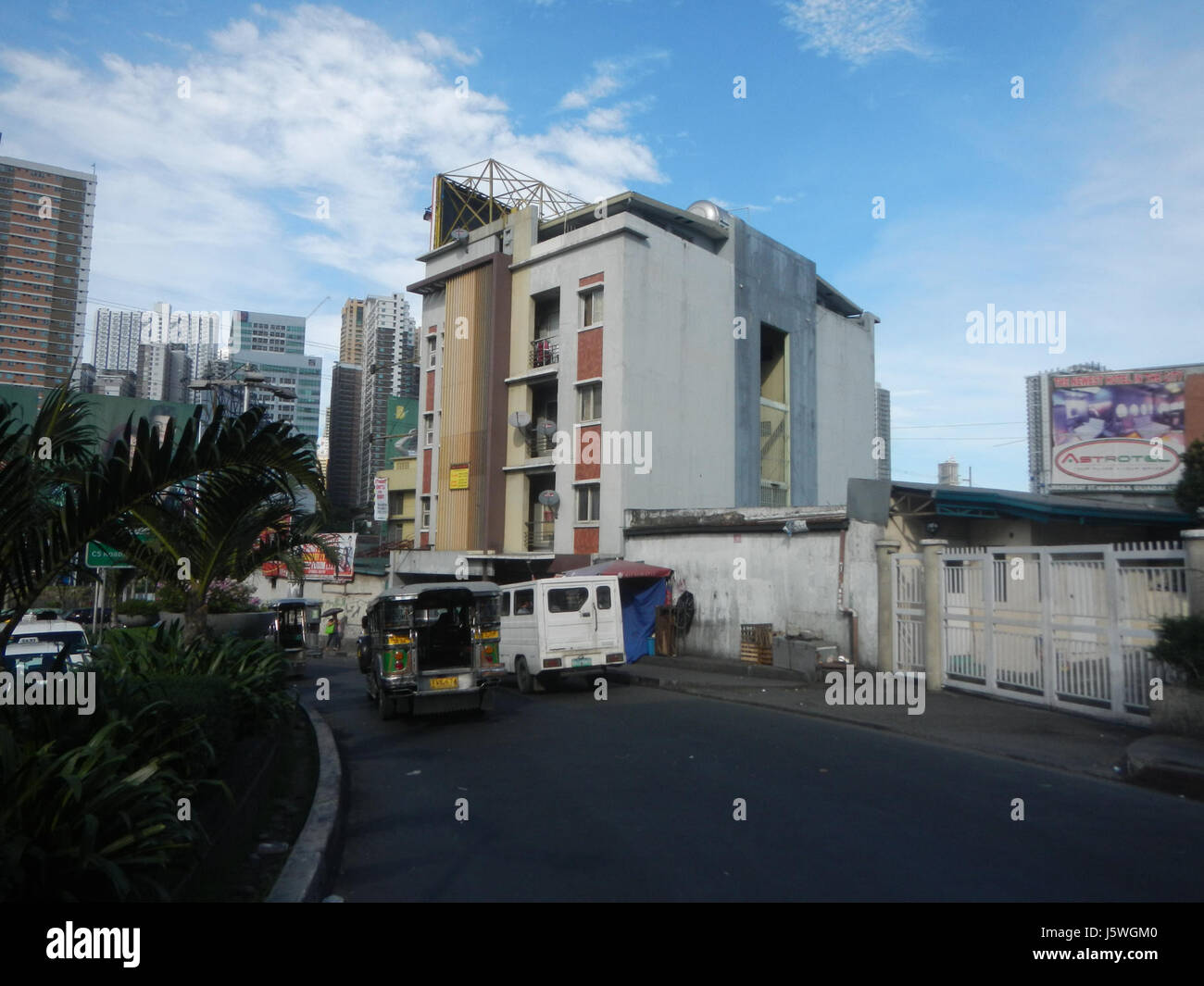 03022 Guadalupe Interchange Cloverleaf Park MRT Station Mandaluyong ...