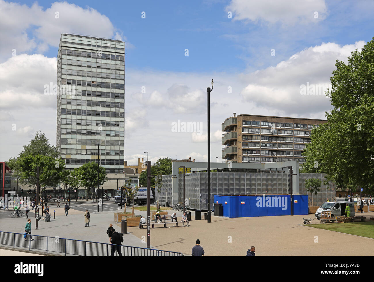Michael faraday memorial elephant and castle Banque de photographies et ...