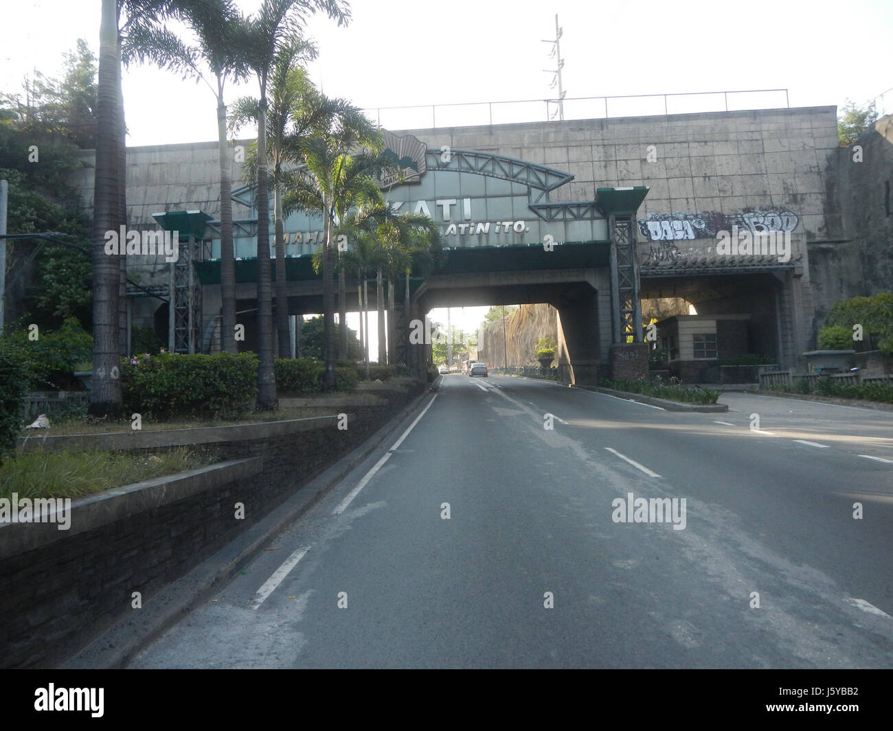 La passerelle piétonne East Rembo relie les zones de la ville de Makati ...