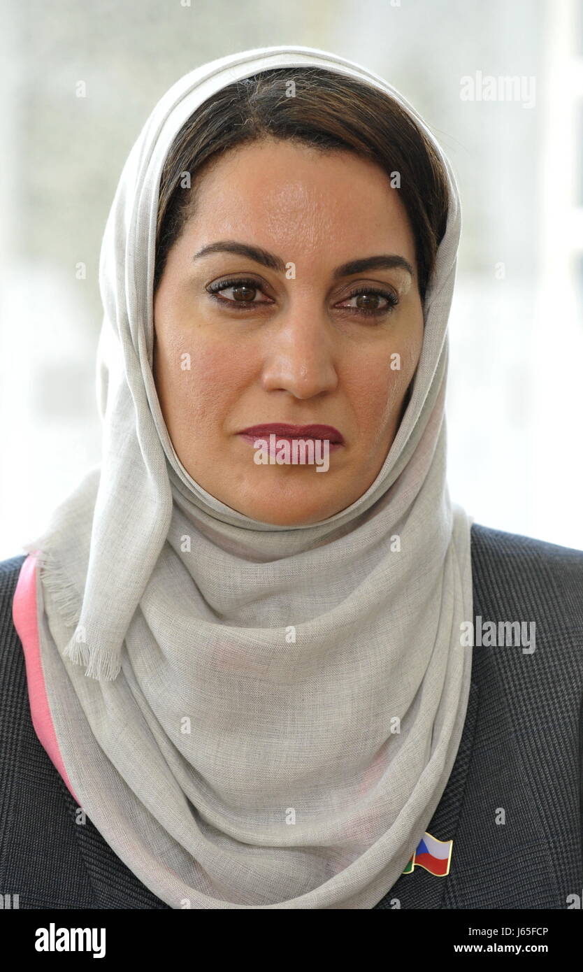 Mona bint fahad bin mahmoud al said Banque de photographies et d’images ...