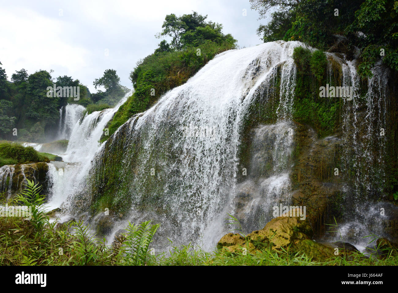 Cascade de detian Banque de photographies et d’images à haute ...