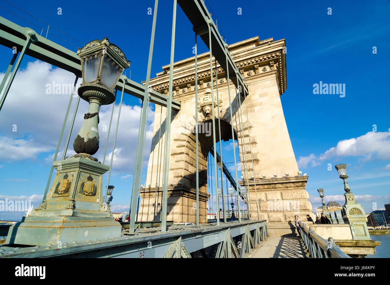 BUDAPEST, HONGRIE - le 20 février 2016 : le Pont des chaînes est le ...