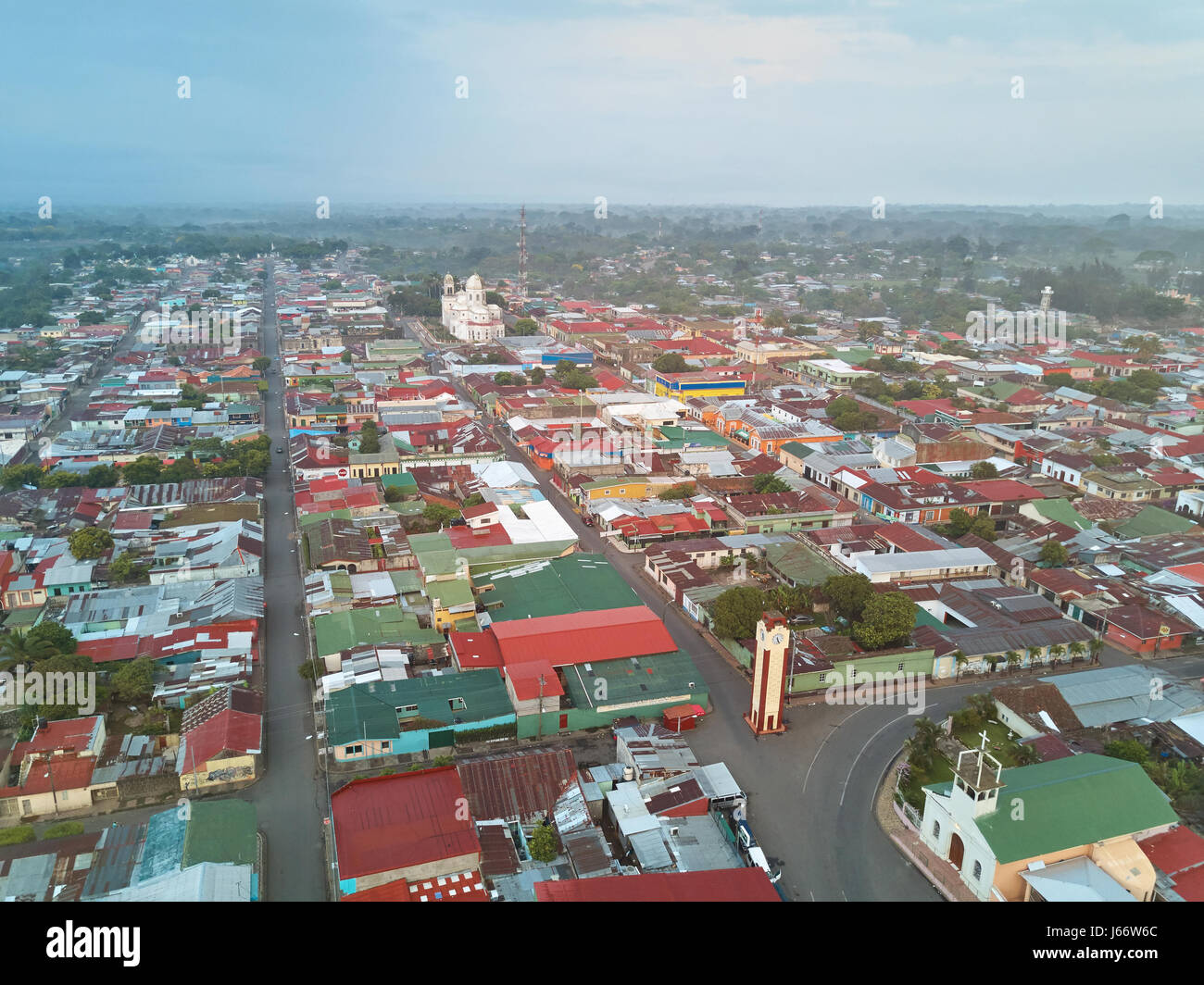 Vue panoramique sur la ville de Diriamba drone. Toit de Diriamba town ...