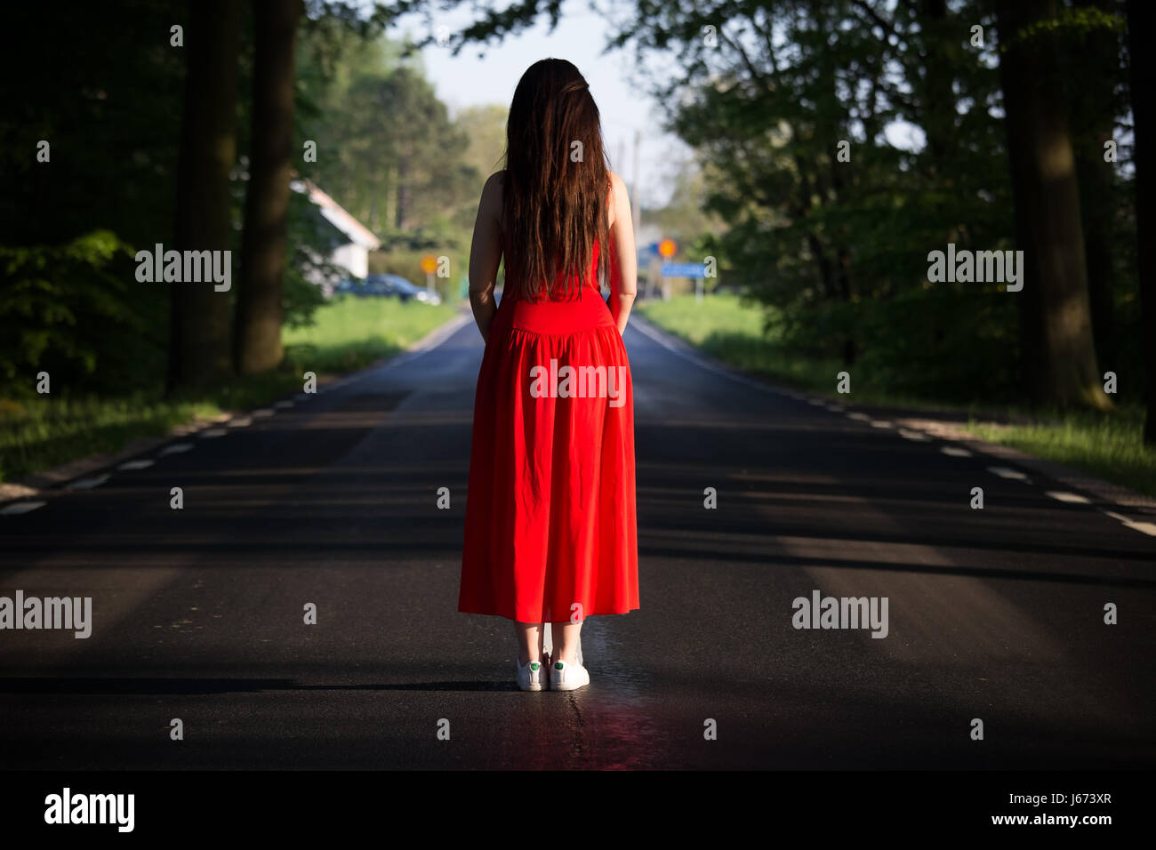 Robe rouge femme Banque de photographies et d’images à haute résolution ...