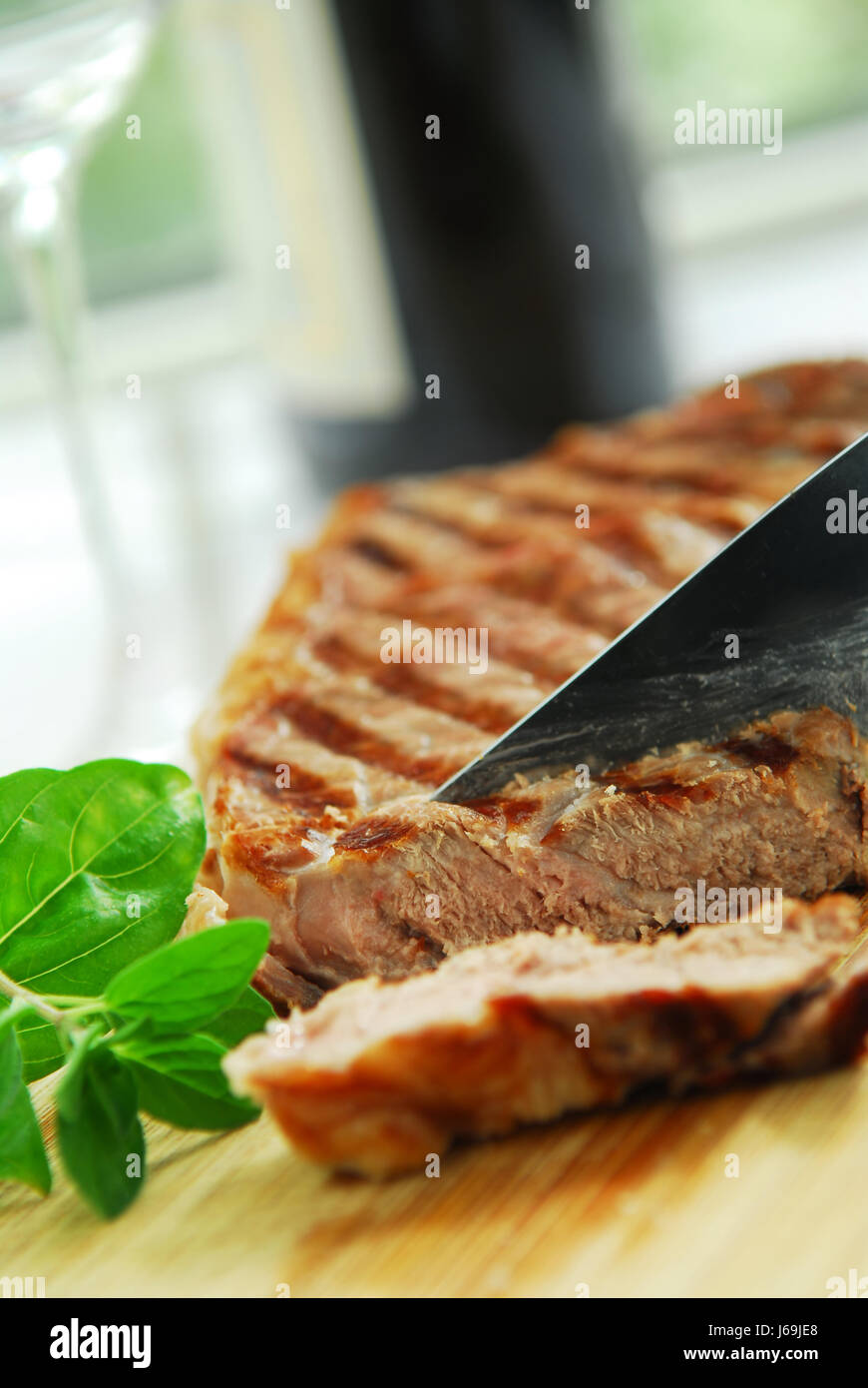 La cuisson bouillante cuisiniers bouillir viande juteuse grillé Steak ...