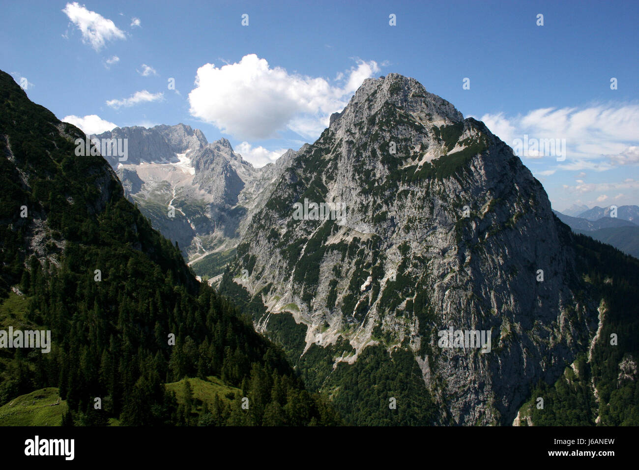 Waxensteine and zugspitze Banque de photographies et d’images à haute ...