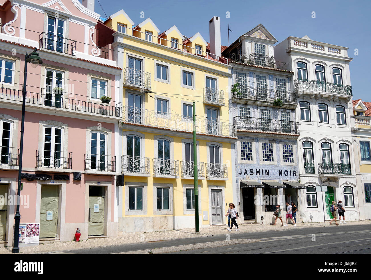 Groupe d'élégants bâtiments, de styles différents, peintes dans des ...