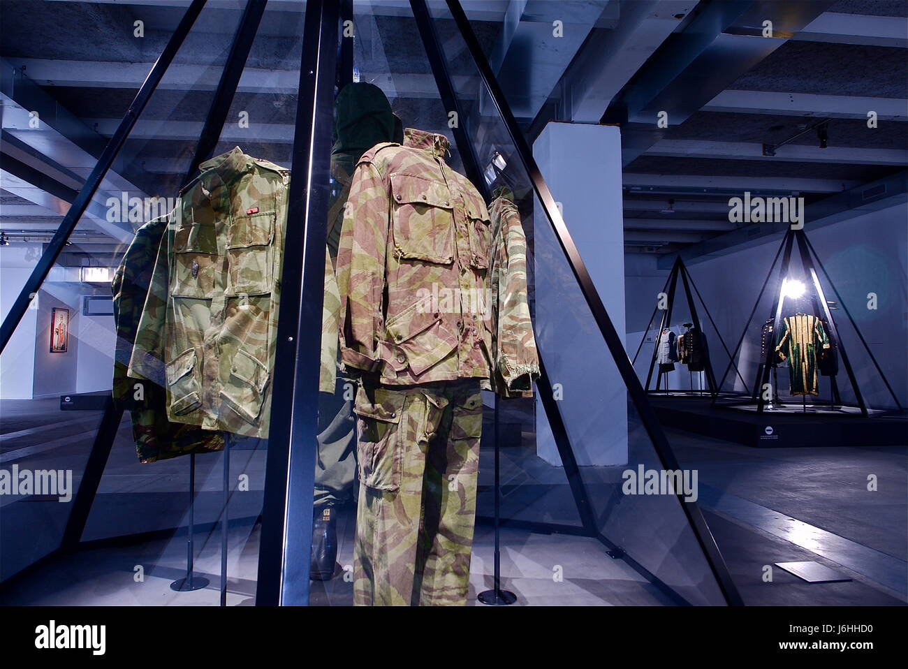 Les Uniformes Français Epic : une rare exposition militaire à Lyon ...
