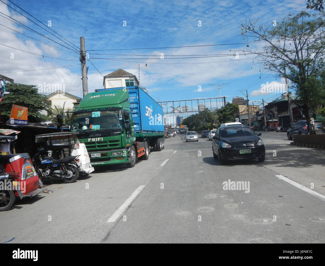 La route périphérique 1 de la ville de Caloocan est une route majeure ...
