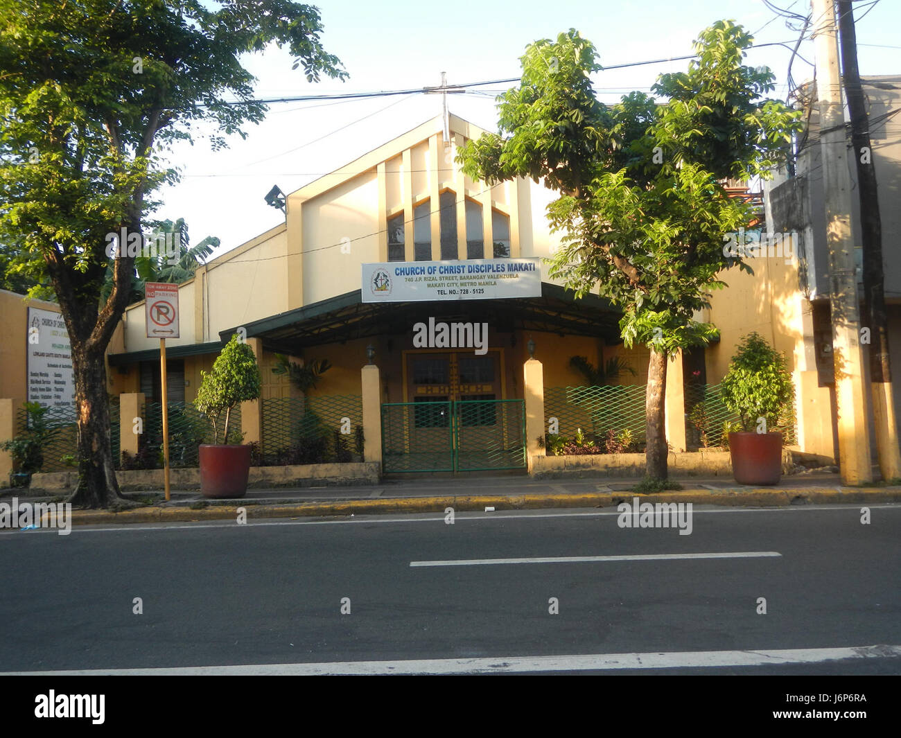 Cet emplacement, J.P. Rizal Street à Olympia, Poblacion, Valenzuela, Makati City, est une zone ...