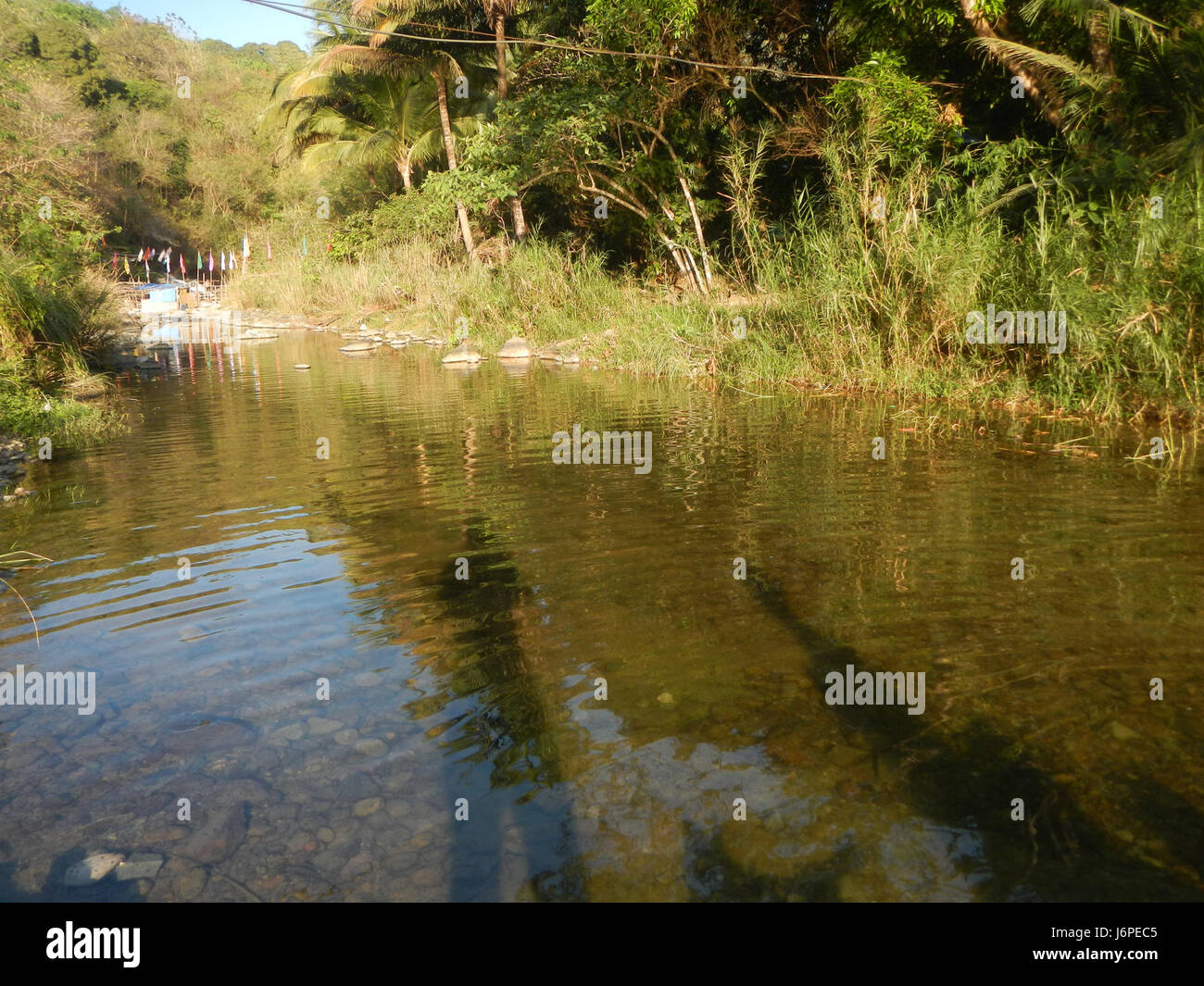0681 akle bridge river san Banque de photographies et d’images à haute ...