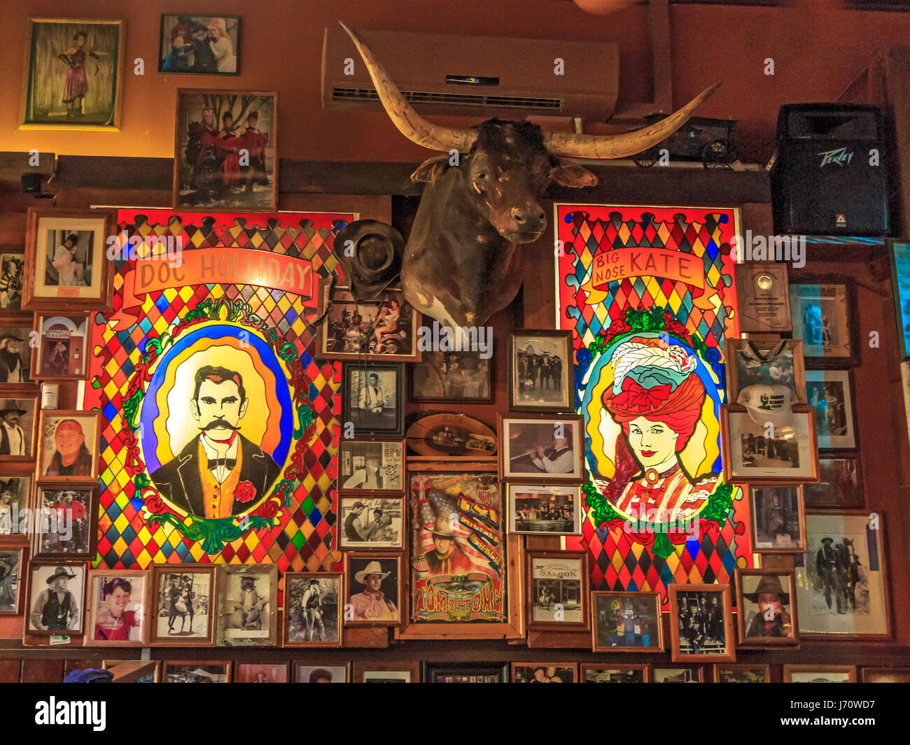 Big Nose Kate's Saloon avec vitraux et beaucoup de vieux west caractère ...