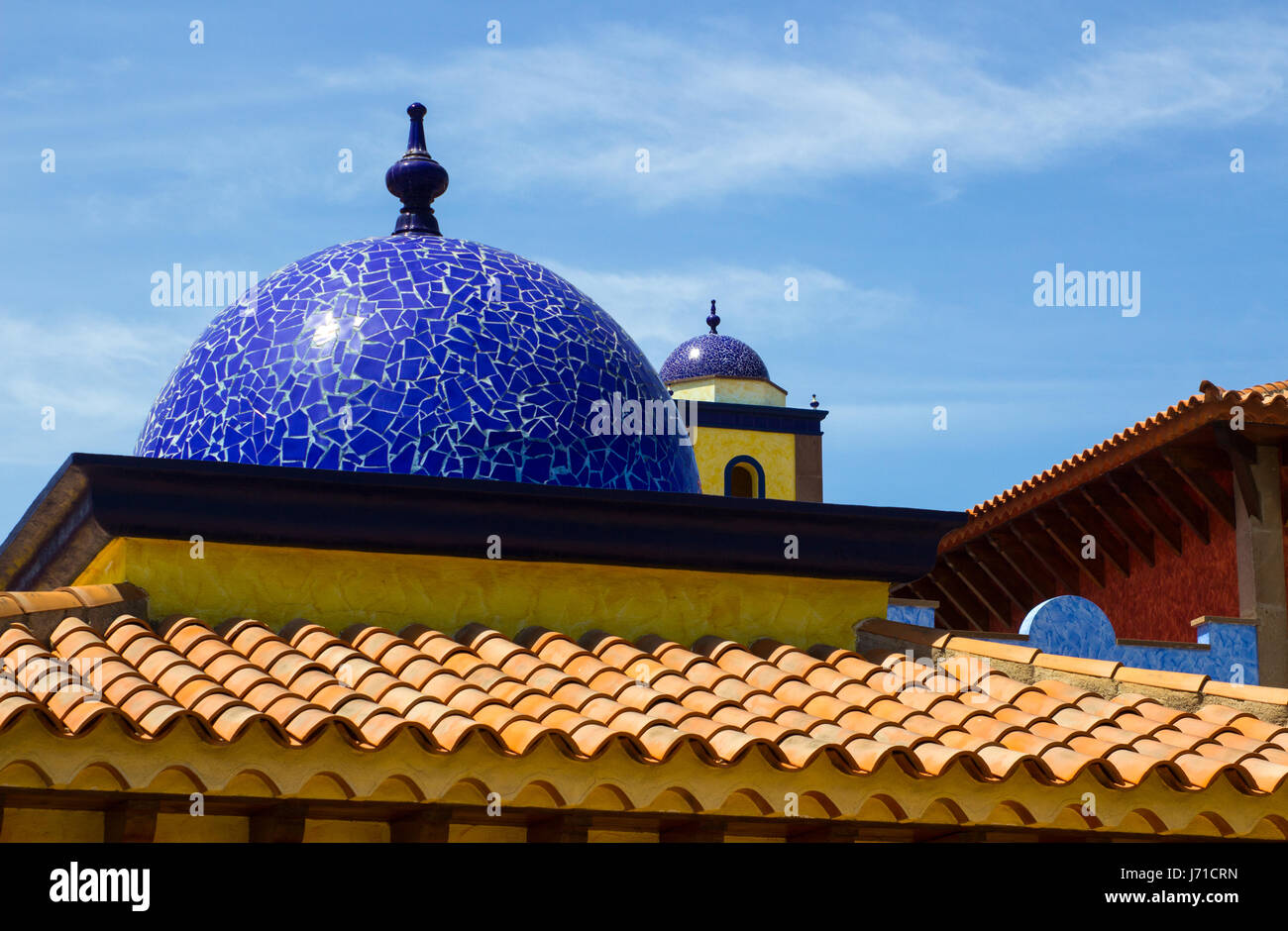 Tuile architecturale en terre cuite Banque de photographies et d’images ...