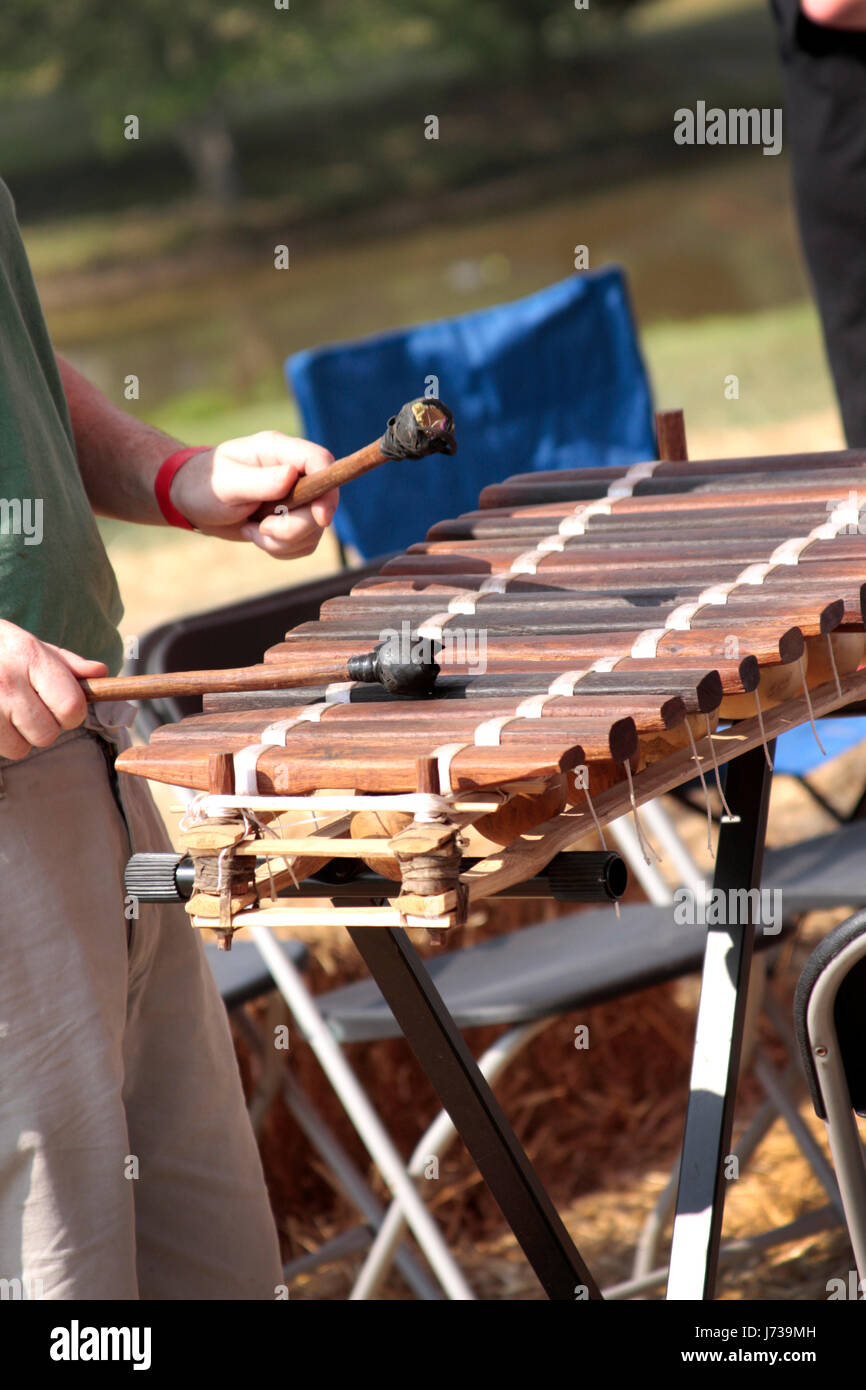 African musician playing percussion Banque de photographies et d’images ...