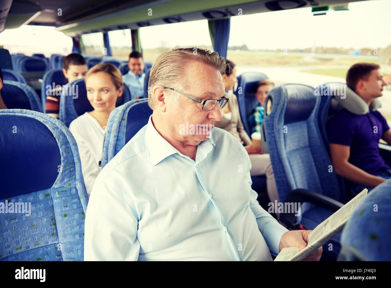 Coach bus senior Banque de photographies et d’images à haute résolution ...