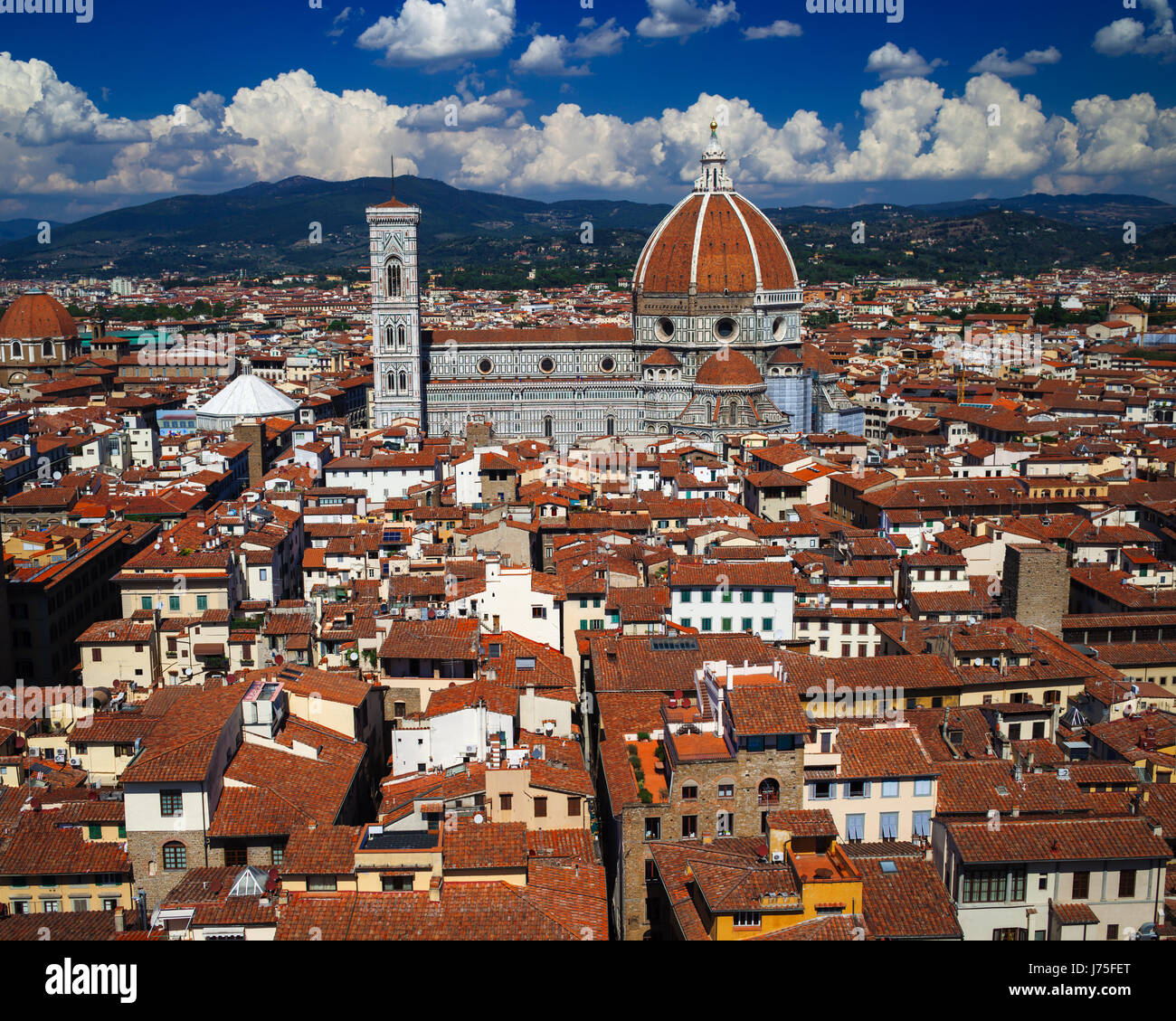 Toiture italienne Banque de photographies et d’images à haute ...