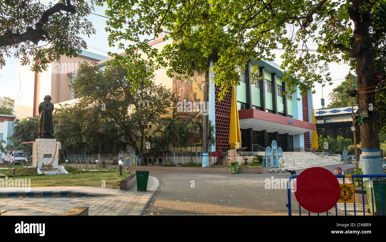 Rabindranath tagore statue Banque de photographies et d’images à haute résolution - Alamy