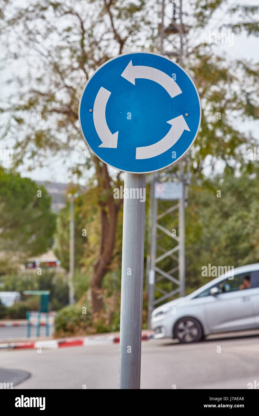 Panneau De Signalisation Rond Point Banque d'image et photos - Alamy