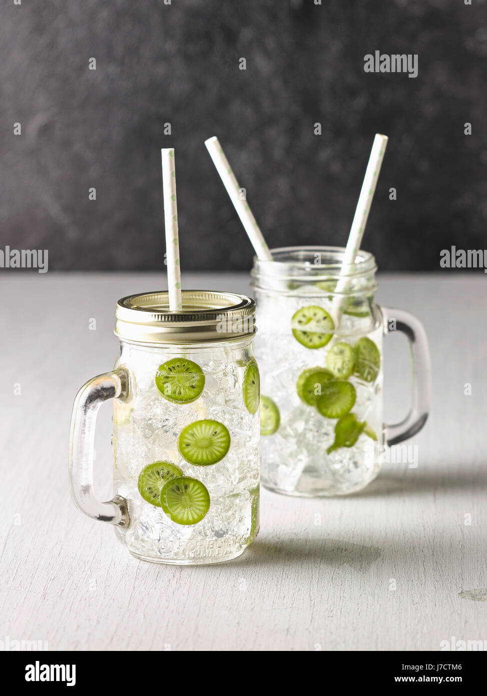 Nergi kiwi Banque de photographies et d’images à haute résolution - Alamy