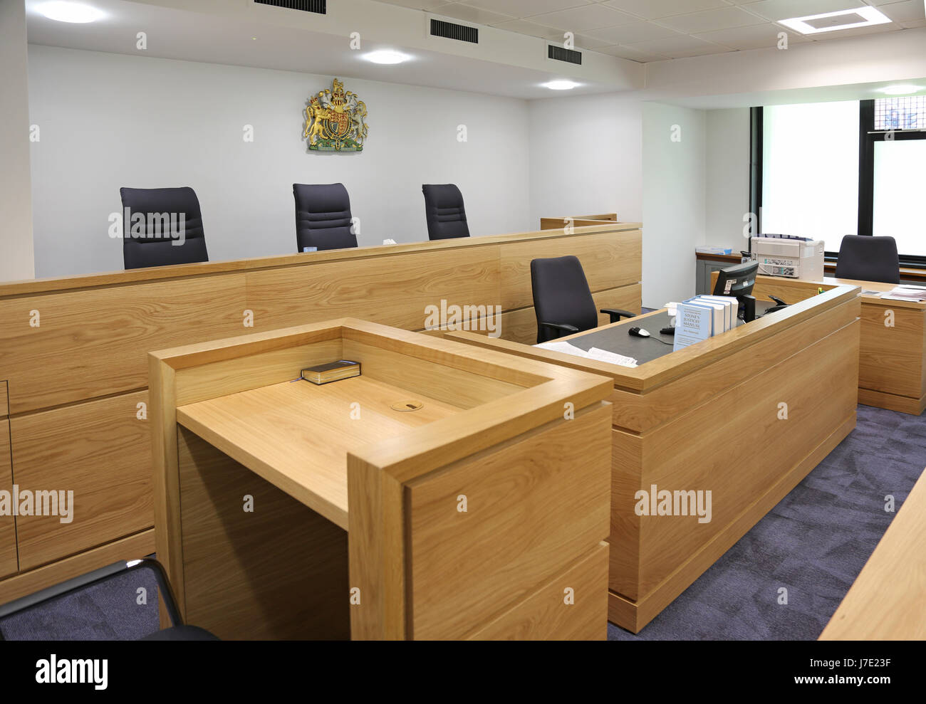 Witness box Banque de photographies et d’images à haute résolution - Alamy