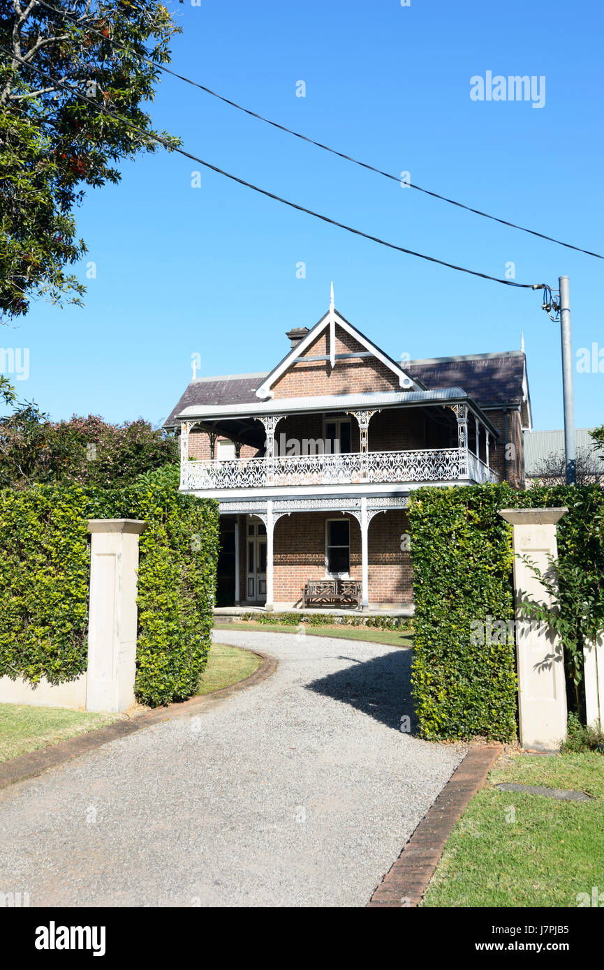 Jolie maison coloniale avec un balcon en fer forgé, Berry, New South ...