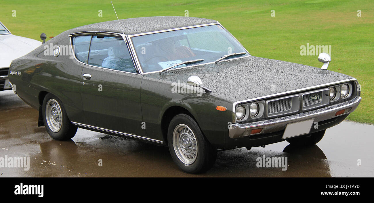 Skyline nissan Banque de photographies et d’images à haute résolution ...