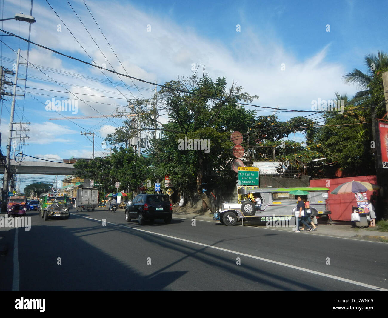 Une vue de l'autoroute Marcos et de l'avenue Amang Rodriguez, qui sont ...