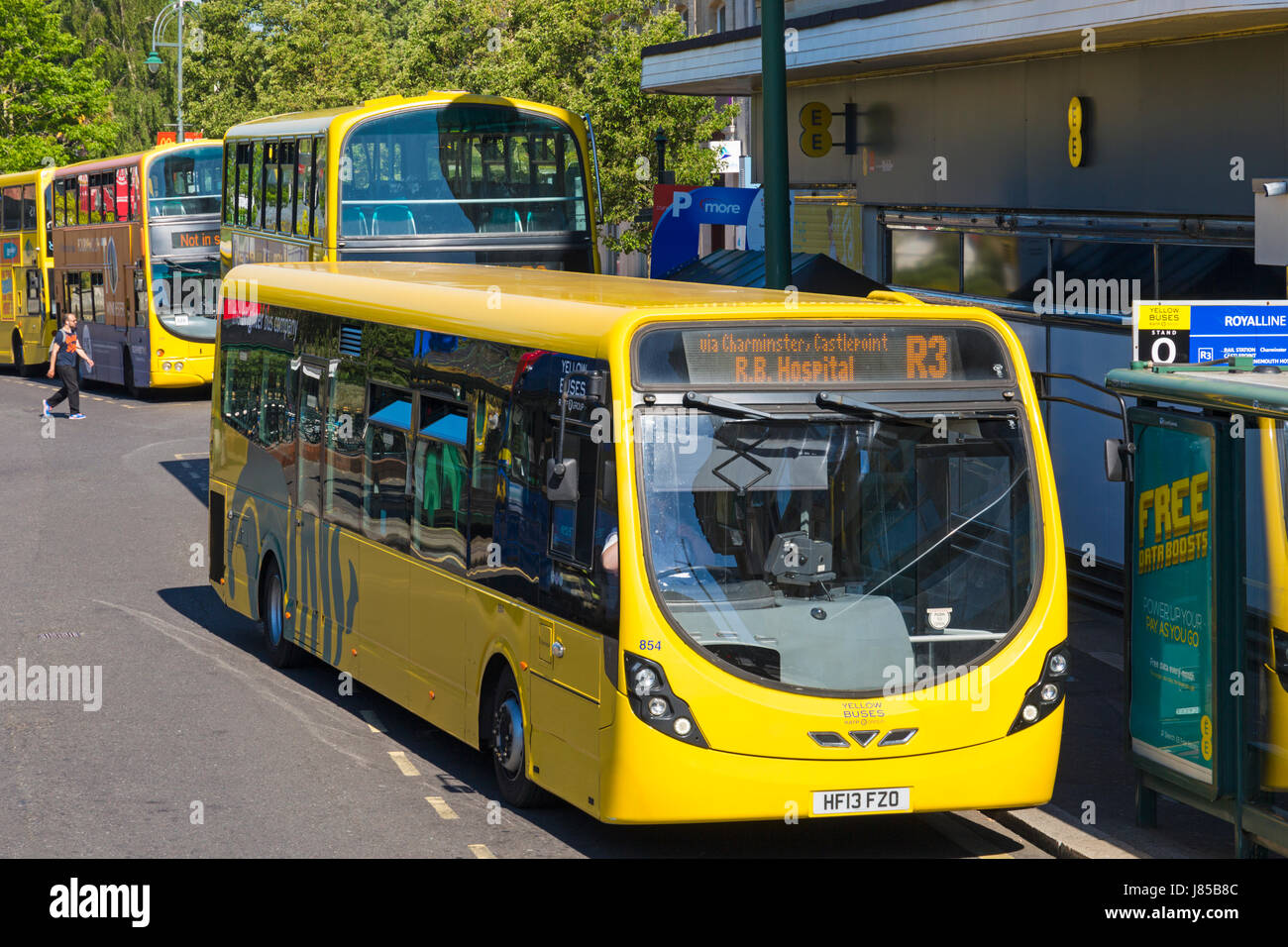 Bus jaunes Banque de photographies et d’images à haute résolution - Alamy