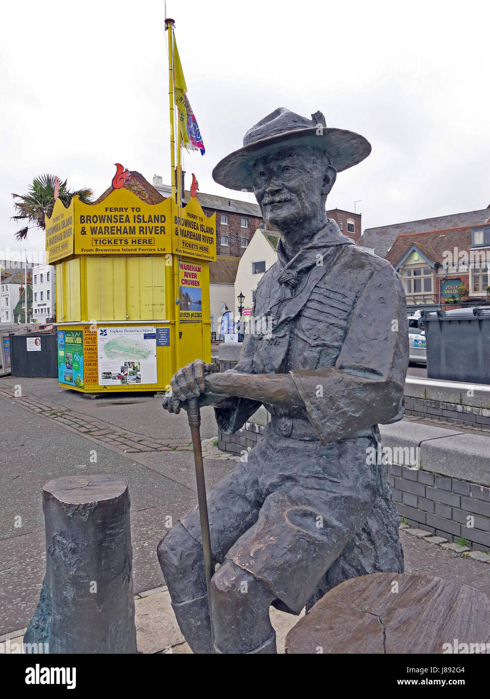 La statue de robert baden powell sur le quai de poole Banque de ...