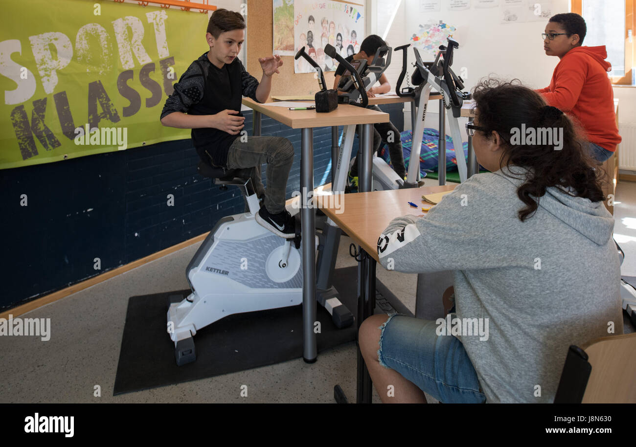 Participer classe activement Banque de photographies et d’images à ...