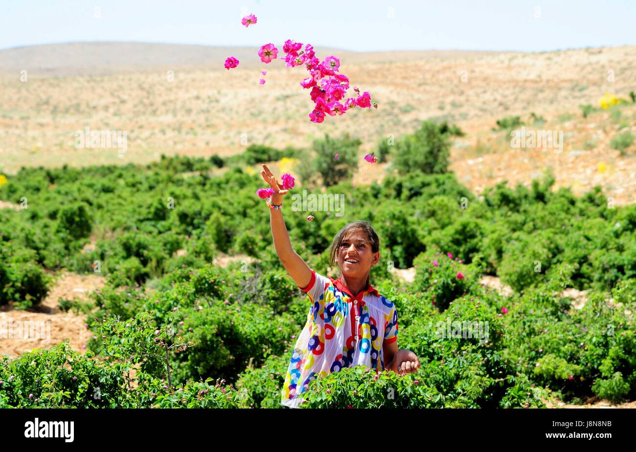 (170530) -- DAMAS, 30 mai 2017 (Xinhua) -- une jeune fille syrienne ...