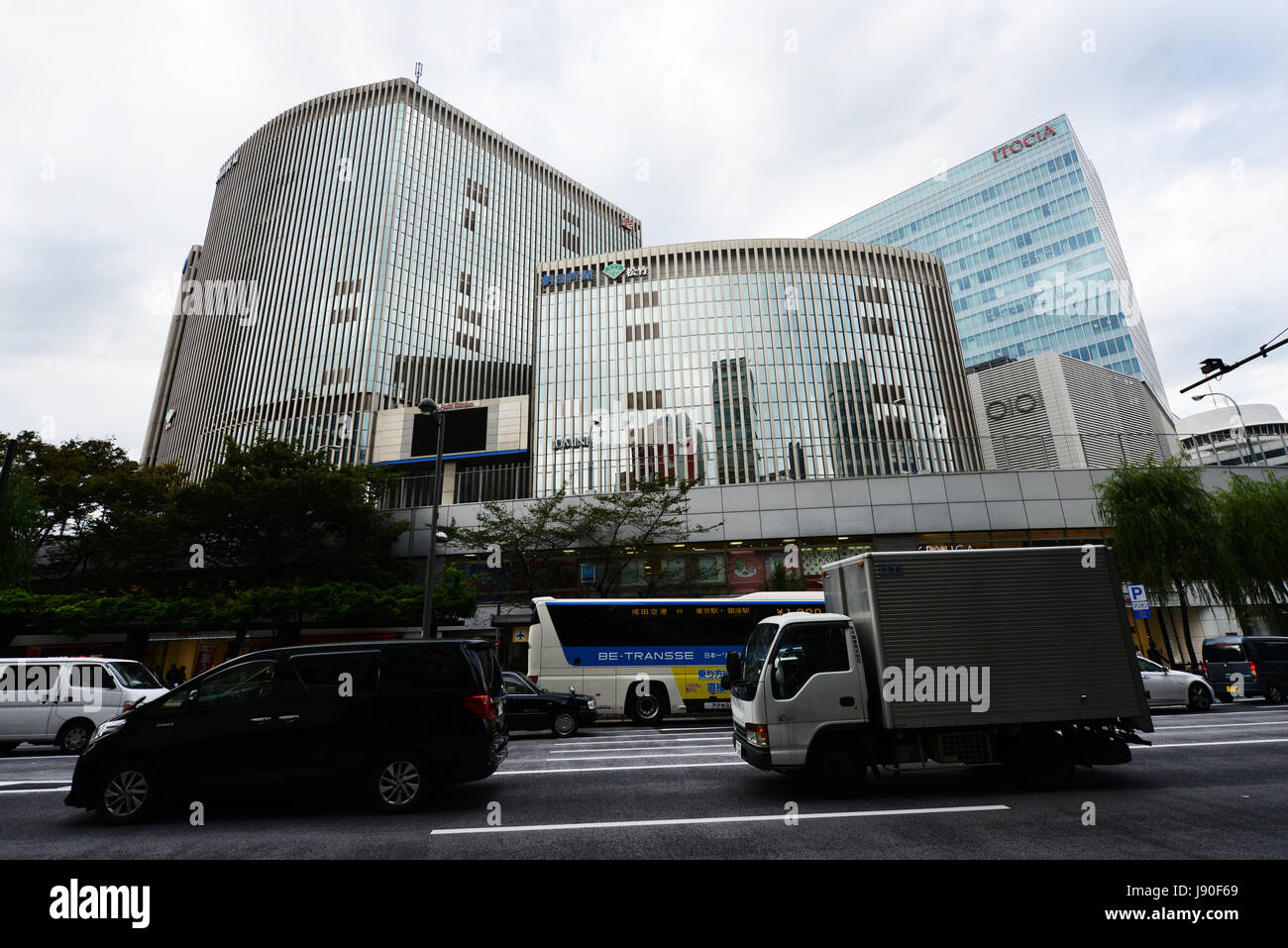 Après une traversée piétons japonais junction de Nishi Ginza, Tokyo Photo Stock - Alamy