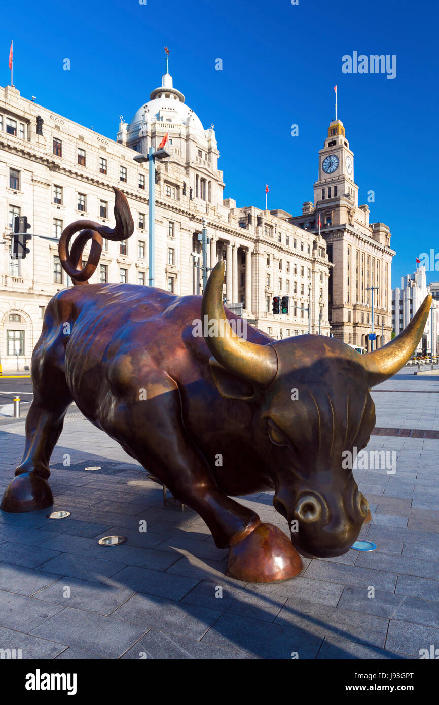Statue de taureau shanghai bund Banque de photographies et d’images à haute résolution - Alamy