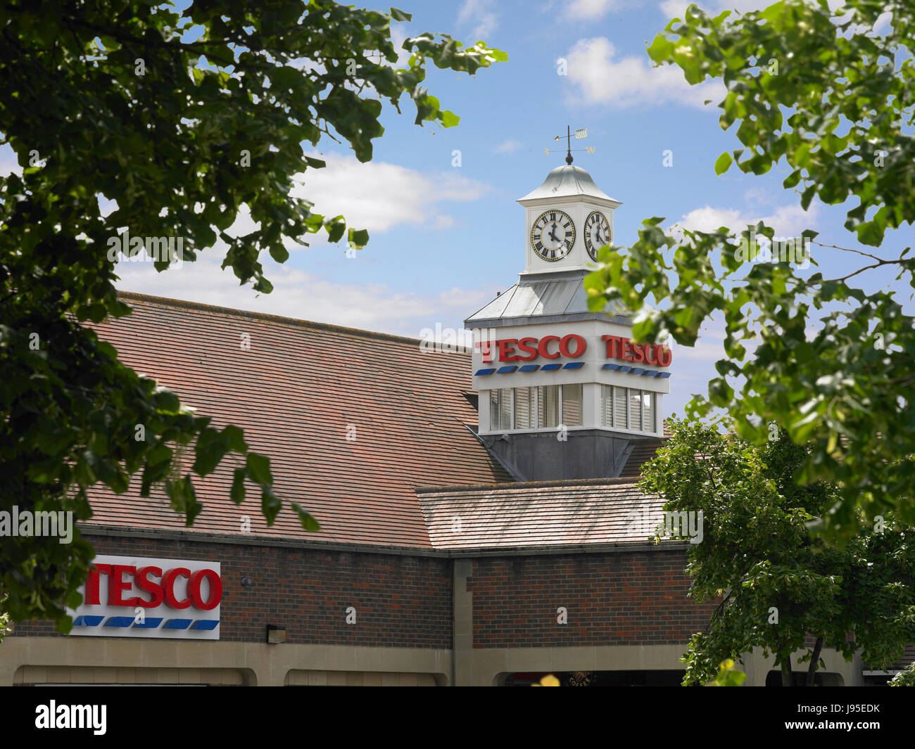 Tesco clothing Banque de photographies et d’images à haute résolution ...