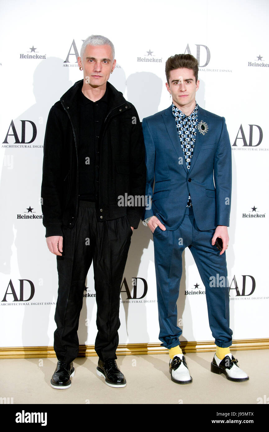 Designer david delfin boyfriend pelayo Banque de photographies et d ... Designer david delfin boyfriend pelayo Banque de photographies et d ...