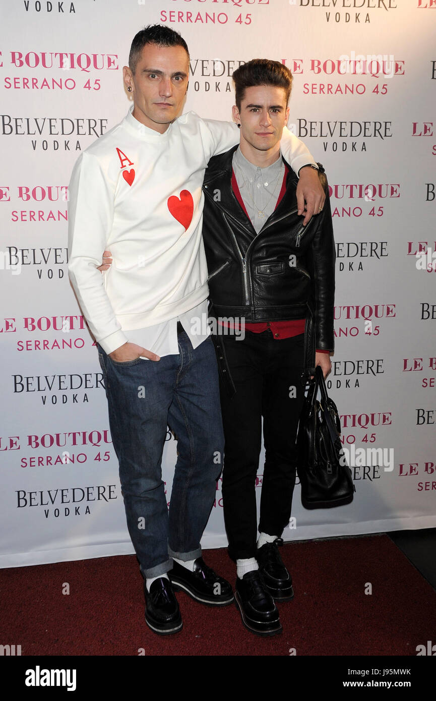 Designer david delfin boyfriend pelayo Banque de photographies et d ... Designer david delfin boyfriend pelayo Banque de photographies et d ...