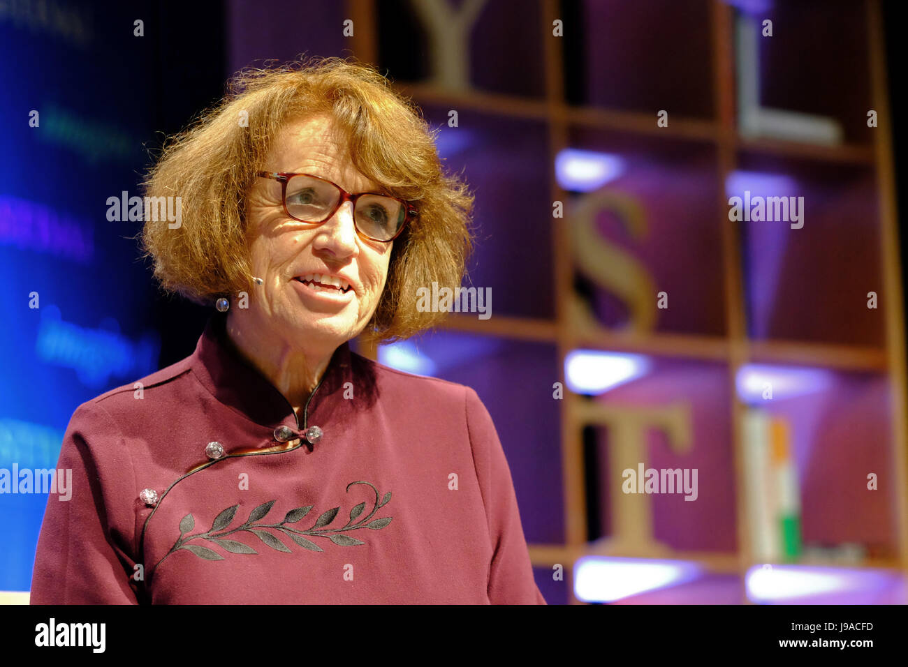 Lynne jones Banque de photographies et d’images à haute résolution - Alamy