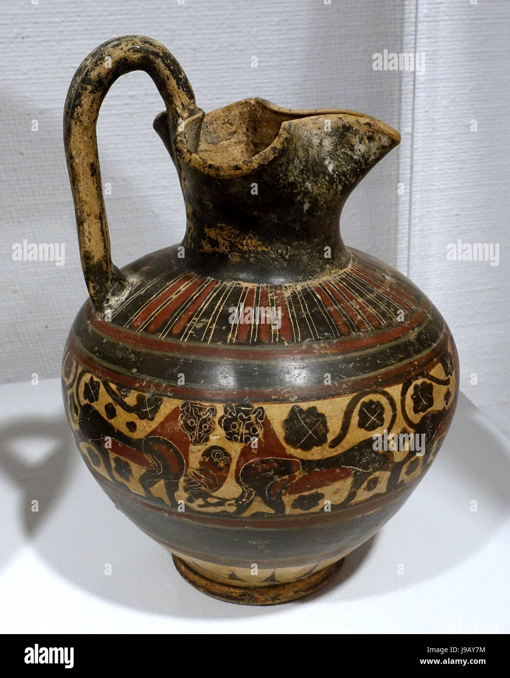 Oinochoe avec Owl, sphinx, oiseau, panthères, Grec, chapiteaux ...