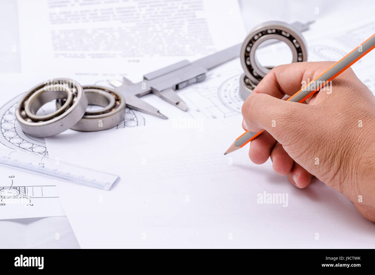 Dessins techniques avec les roulements à billes Photo Stock - Alamy