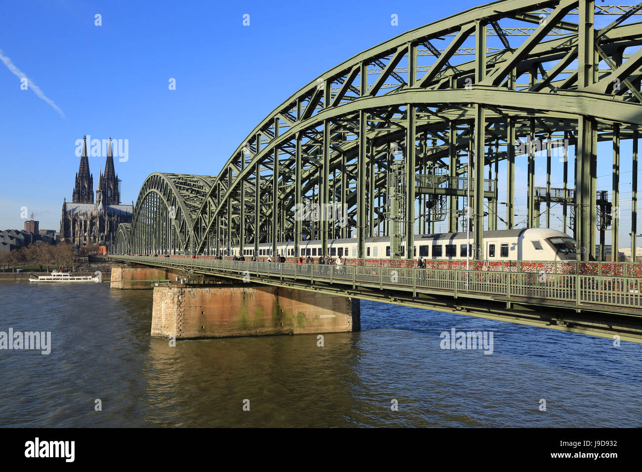 Flèche de la cathédrale de cologne Banque de photographies et d’images ...