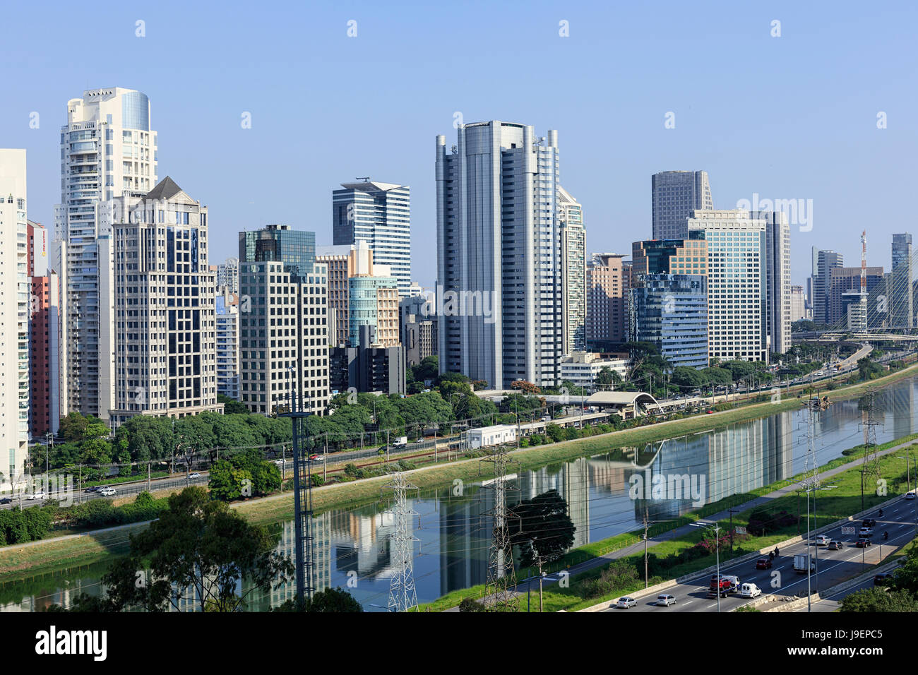 Avenue berrini Banque de photographies et d’images à haute résolution ...