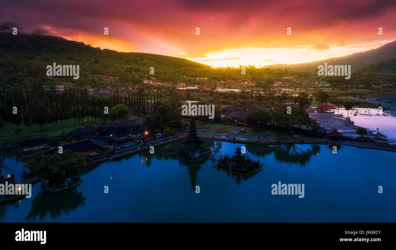 Pura Ulun Danu Bratan Bali INDONÉSIE, temple hindou sur le lac Bratan ...