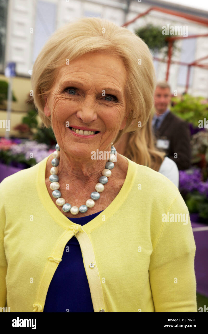 Mary berry Banque de photographies et d’images à haute résolution - Alamy