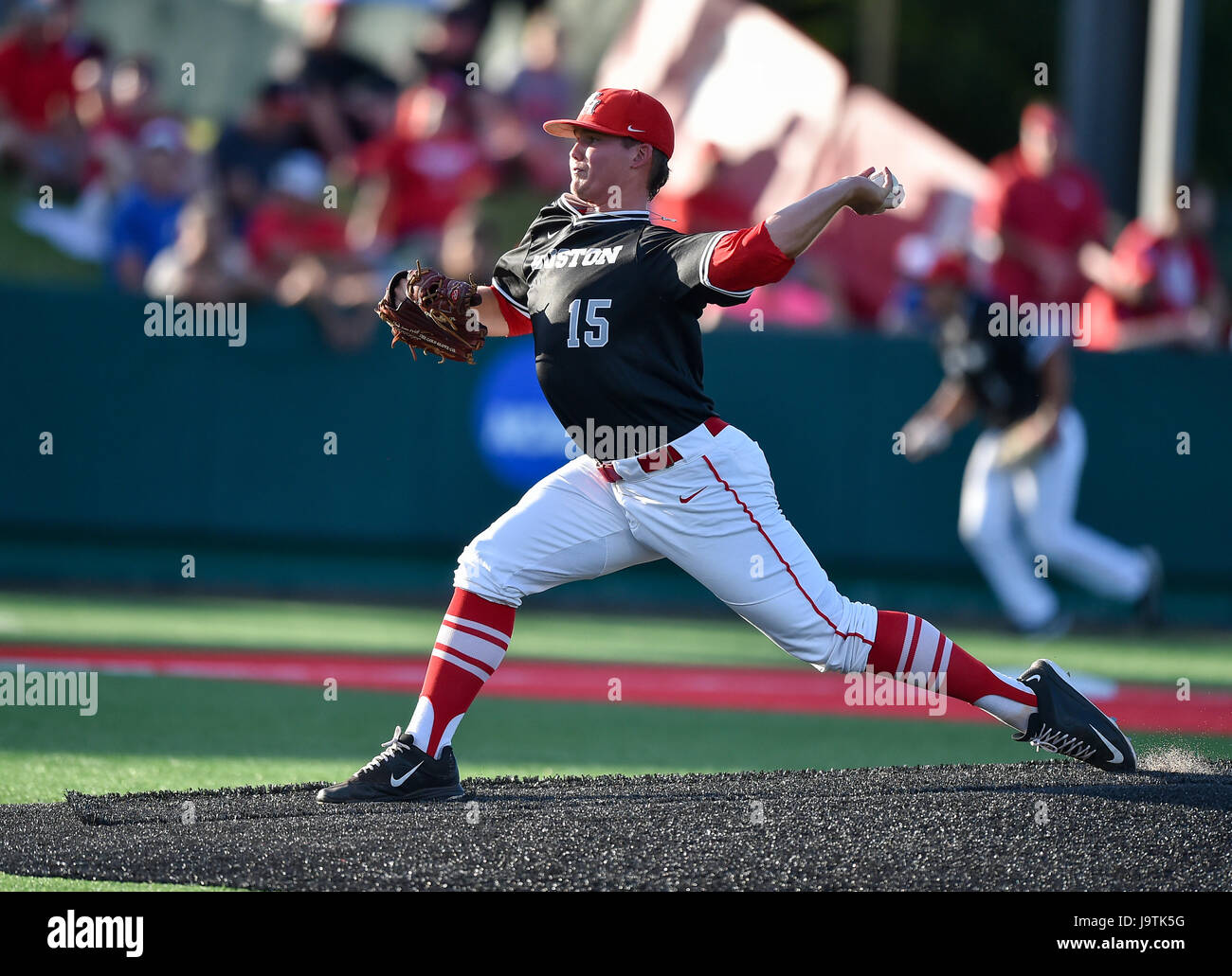 02 iJun, 2017 : Houston Trey Cumbie pitcher (15) au cours de la NCAA ...