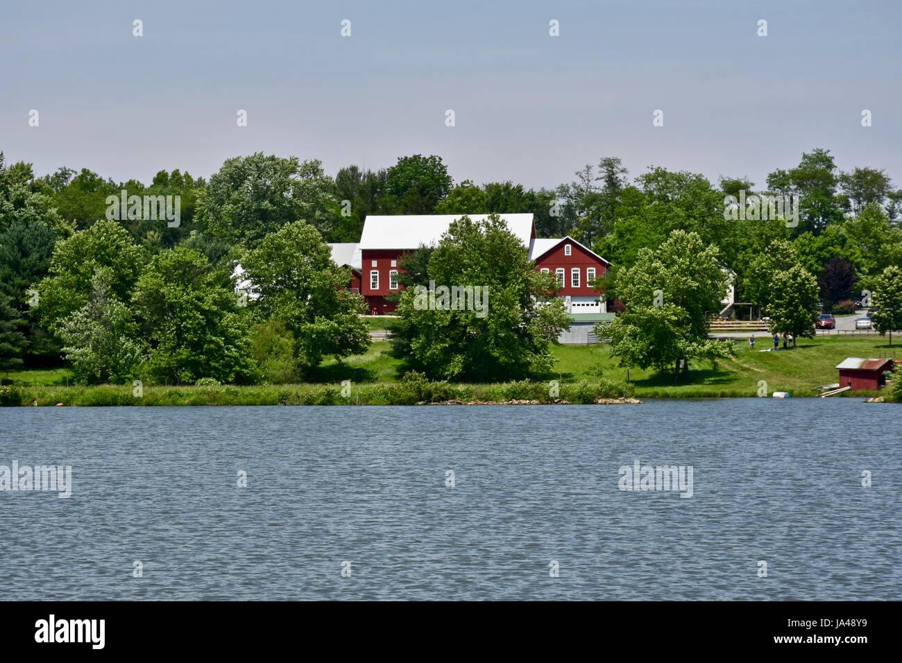 Ferme rouge Banque de photographies et d’images à haute résolution - Alamy