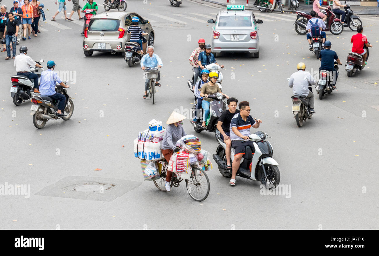 Embouteillage du vieux quartier de hanoi Banque de photographies et d ...