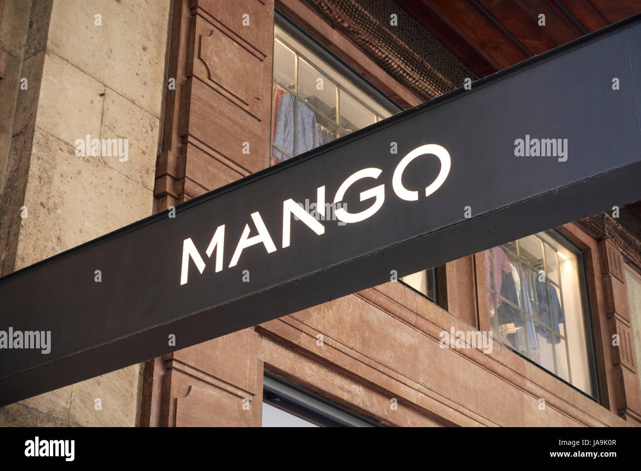 Mango brand Banque de photographies et d’images à haute résolution - Alamy