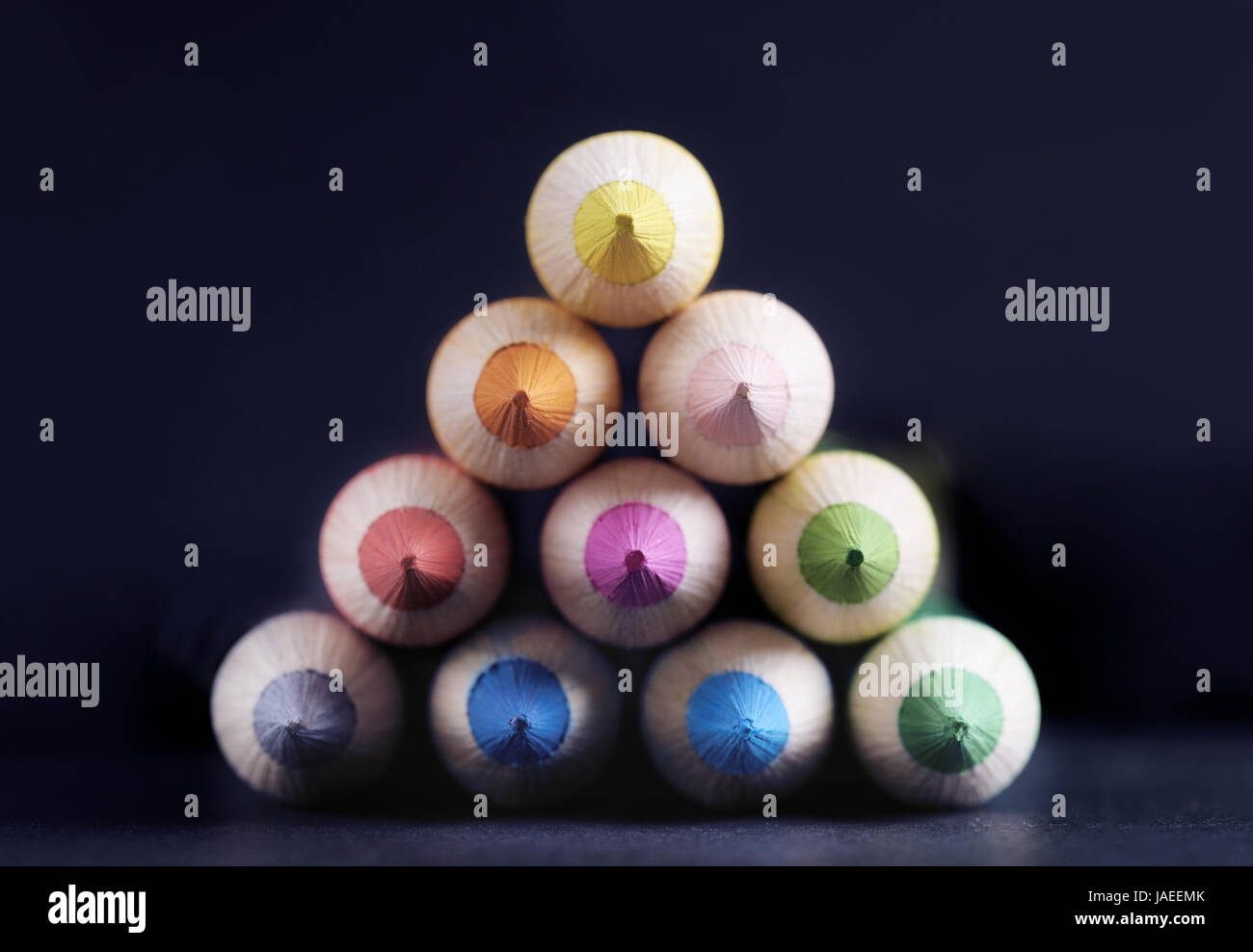 Piramide triangular dibujo Banque de photographies et d’images à haute ...