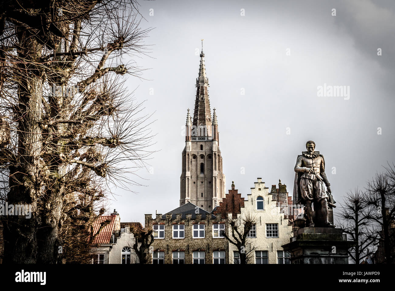 Statue de Simon Stevin mathématicien flamand en face de l'église de ...